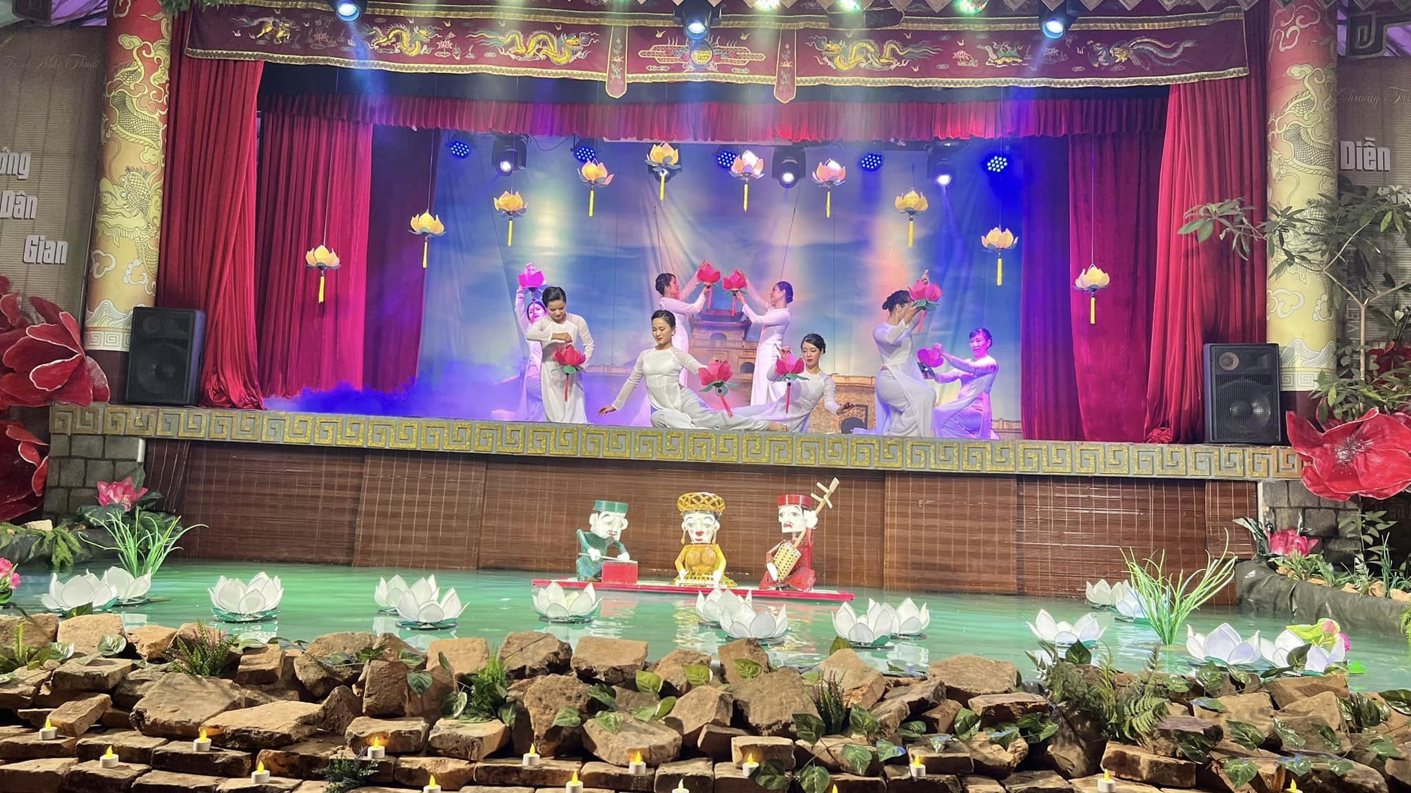 "Thang Long Imperial Night" Tour to serve international visitors in Ha ...